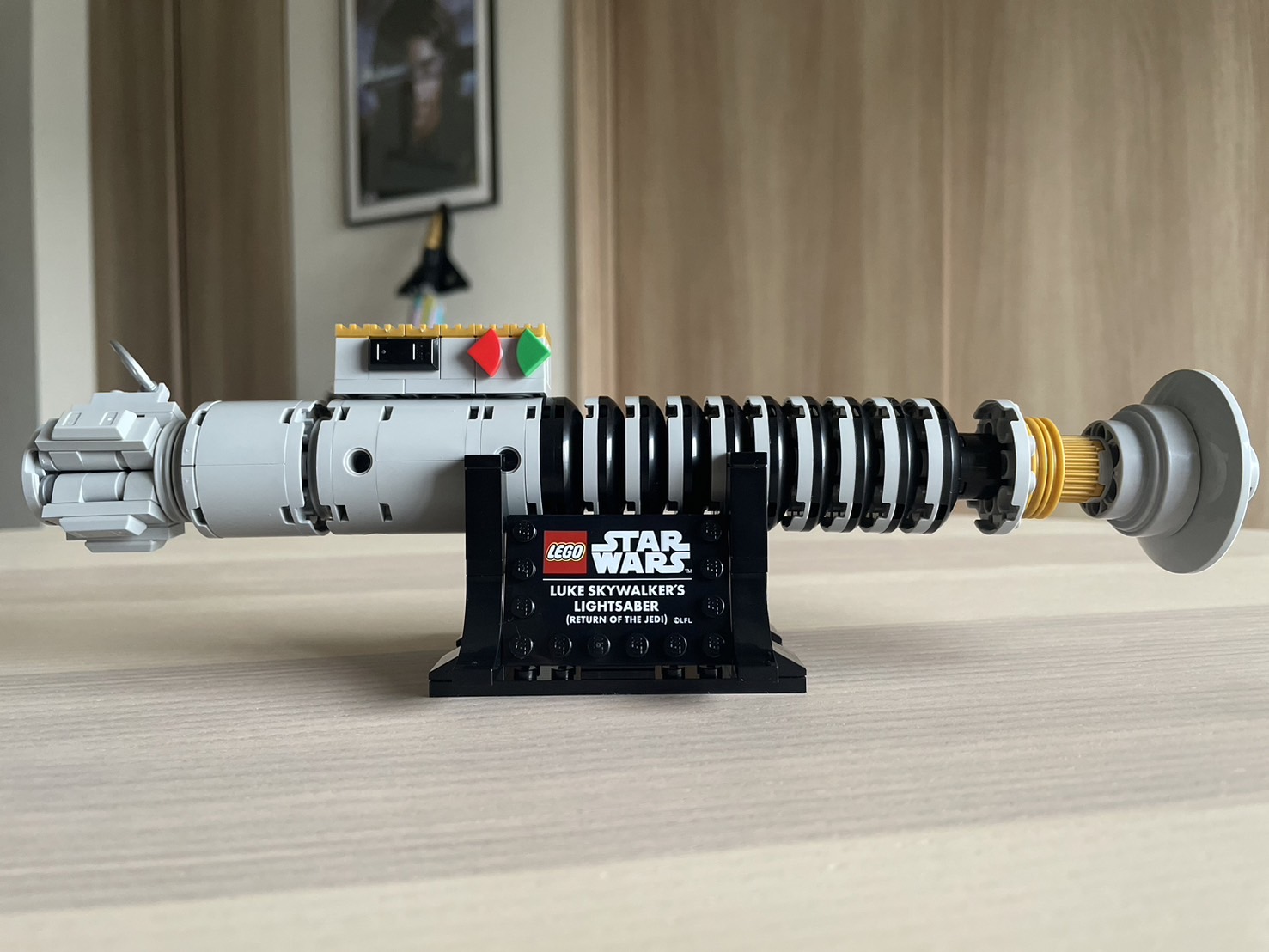 【レビュー】LEGO 40730｜スターウォーズファン必見！非売品ライトセーバーの魅力と飾り方ガイド - 大人のLEGO生活